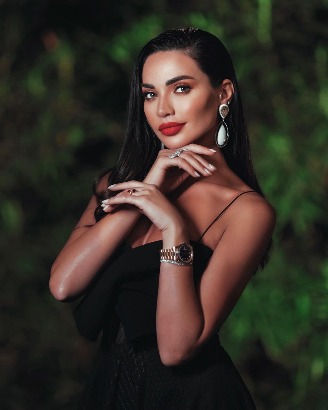 أحدث إطلالة لداليدا خليل مع عمرو دياب تجذب الأنظار بمجوهراتها - مجلة هي